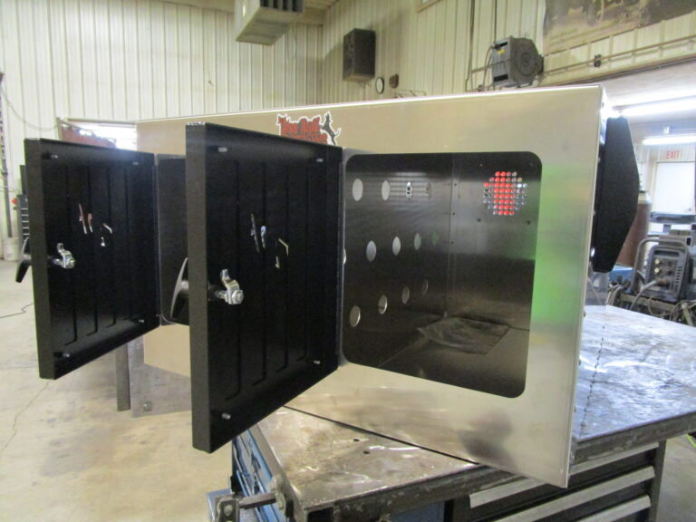 Sharp Tail Box - Dog Box - Tree Dog Kustoms
