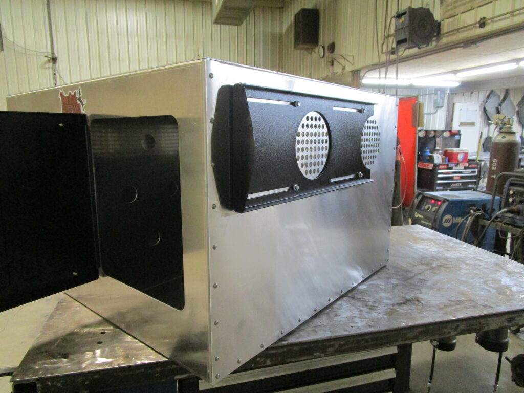 Sharp Tail Box - Dog Box - Tree Dog Kustoms