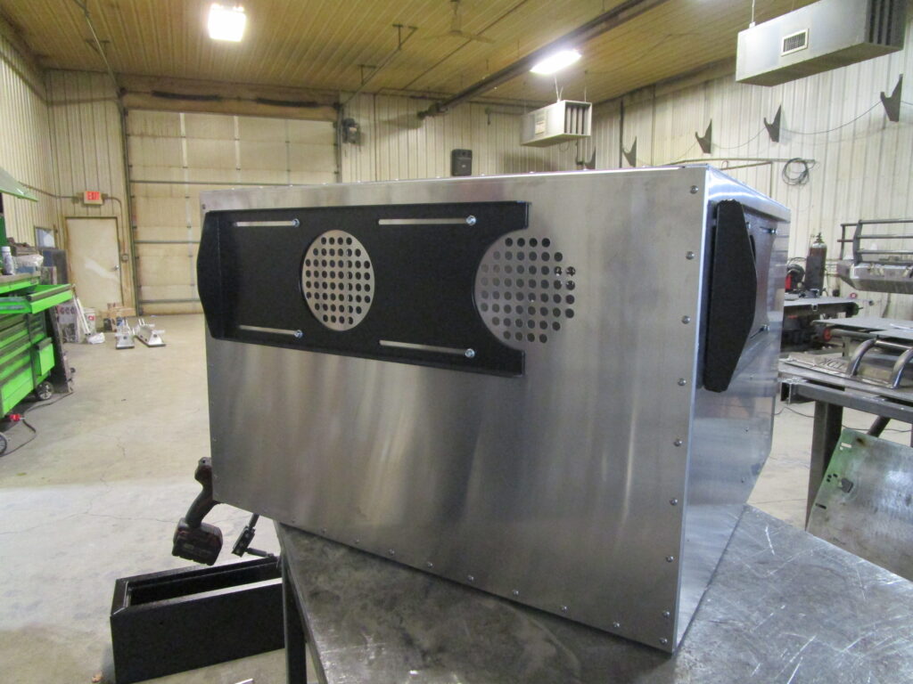 Sharp Tail Box - Dog Box - Tree Dog Kustoms